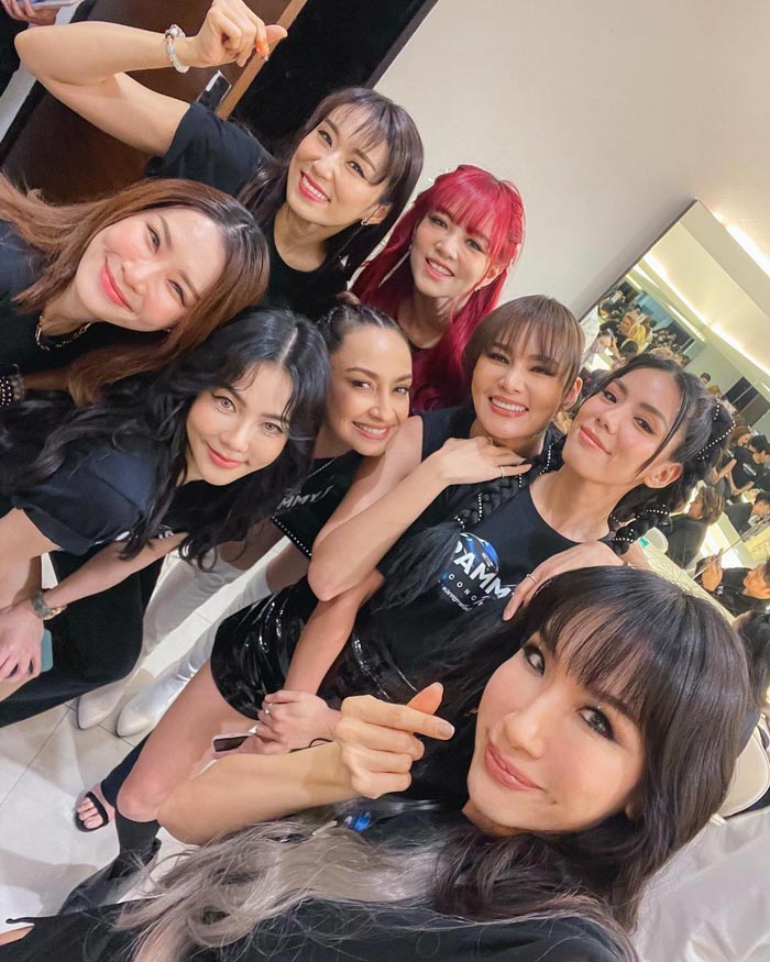 เปิดคลิปตำนานแย่งกันเด่นฉบับตัวแม่ Y2K 2002 ราตรี vs Girly Berry เบียด ...